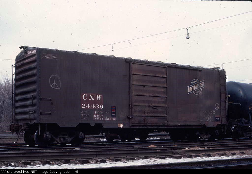 1038-06 CNW 24439 at Cedar Lake Yard
